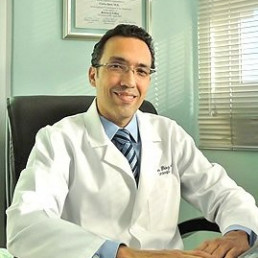 Dr. Carlos Báez